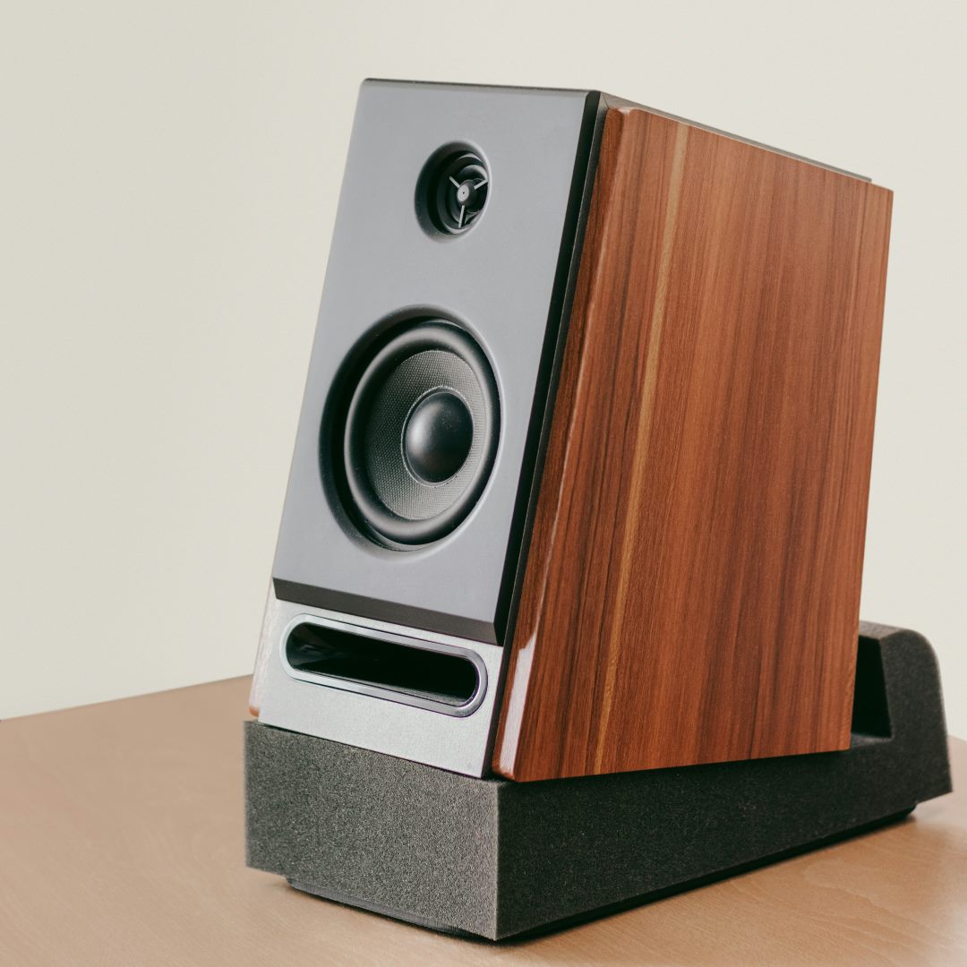 Are New Speakers Always Better Than Old Ones? – Coomaer